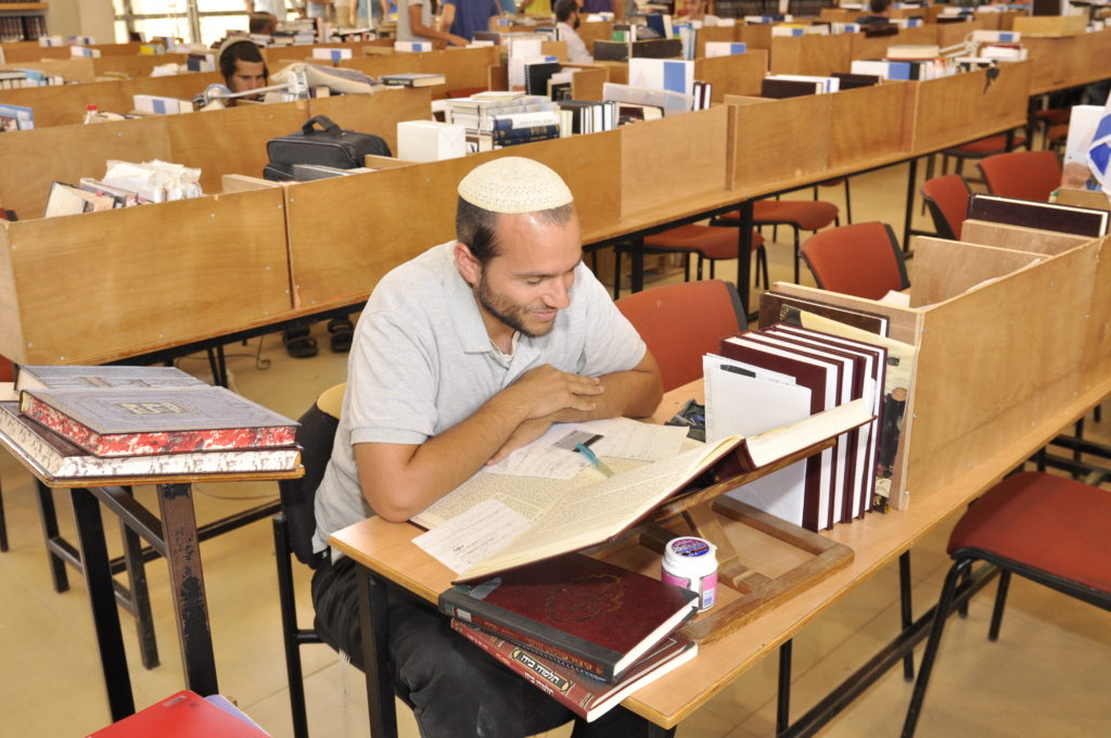 Itamar Yeshiva | ישיבה גבוהה איתמר